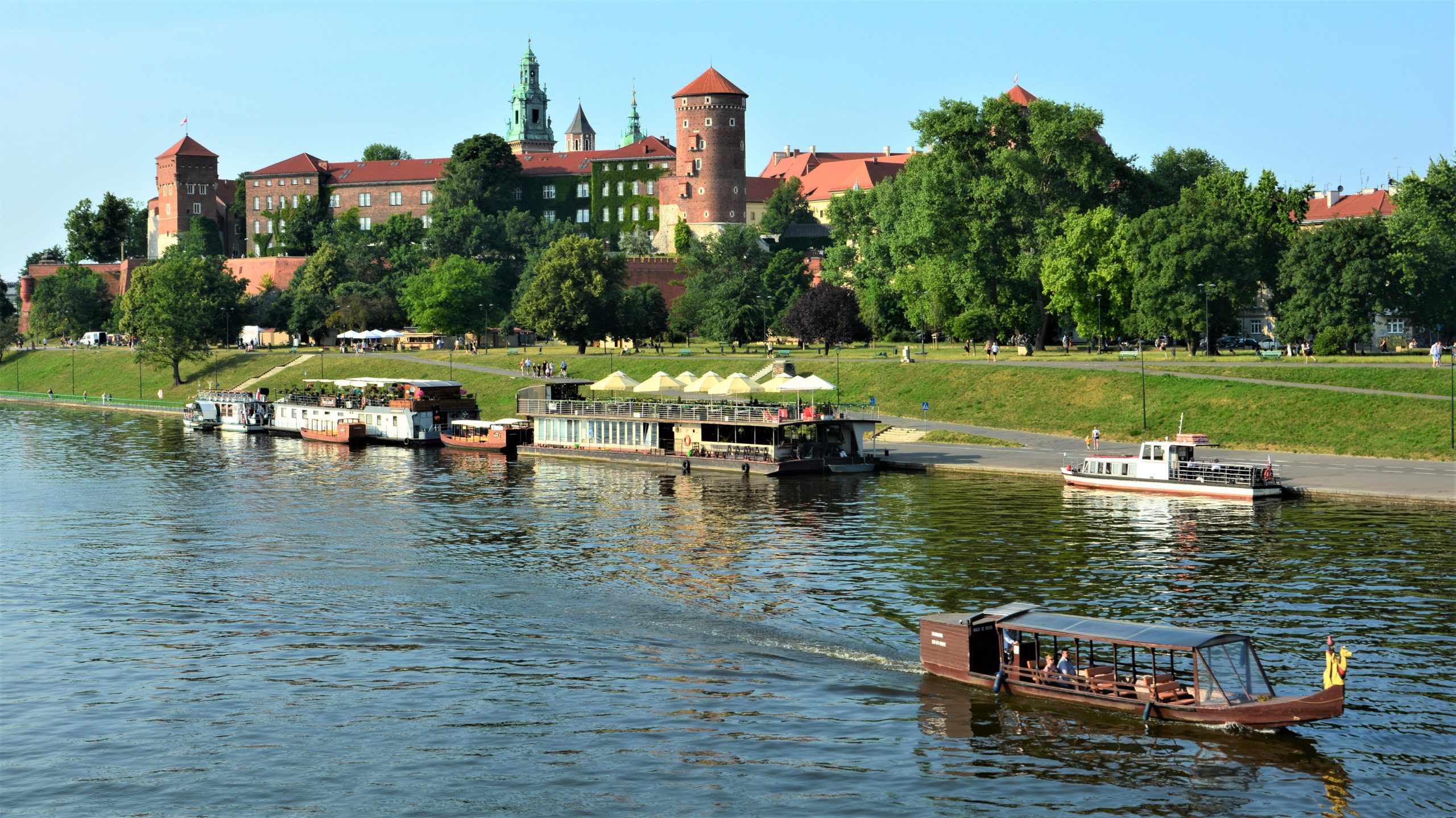 პოლონური ჩანახატები: ვაველის სამეფო სასახლის მუზეუმები - mygoals.ge